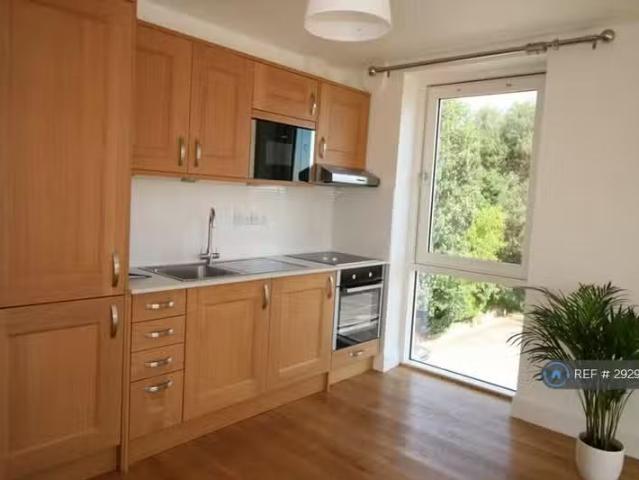 Nice 1 BA 2 bedroom flat for rent in St Stephen Martyr, Bourne.