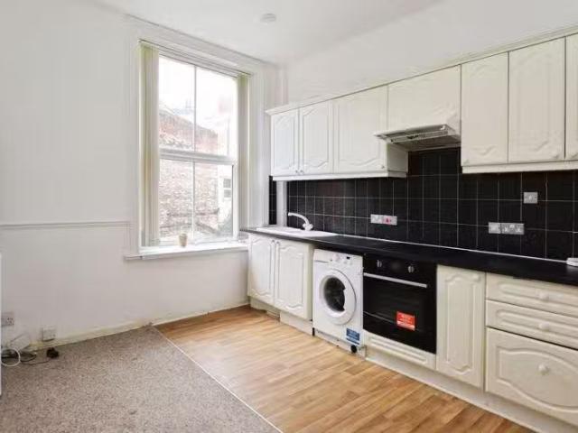 Charming 1 BA 2 bedroom flat for rent in Poole Hill, Bournemou.