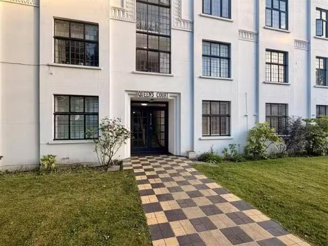 Deal! 1 BA 2 bedroom flat for rent in Queens Court, CR2