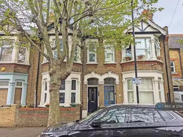 Cheap 1 BA 2 bedroom flat for rent in Wanlip Road, London, E13