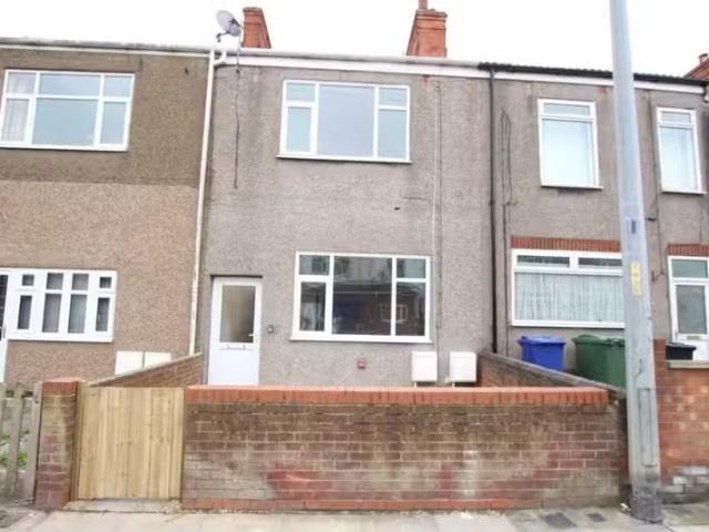 Cheap 1 BA 2 bedroom flat for rent in Wellington Street, Grims.