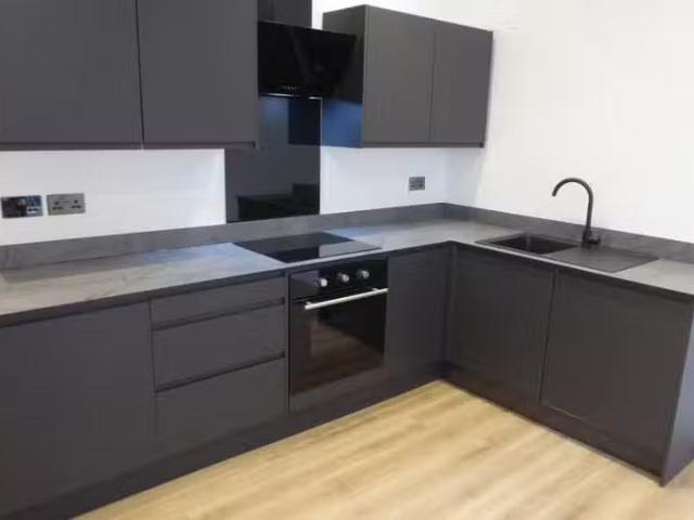 Charming 1 BA 2 bedroom flat for rent in West End Road, LA4