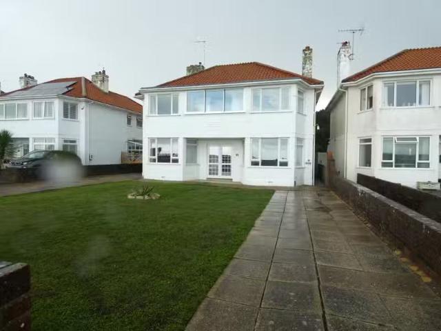 Deal! 1 BA 2 bedroom flat for rent in West Parade, Worthing, B.