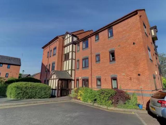 Deal! 1 BA 2 bedroom flat for rent in The Moorings, Leamington.