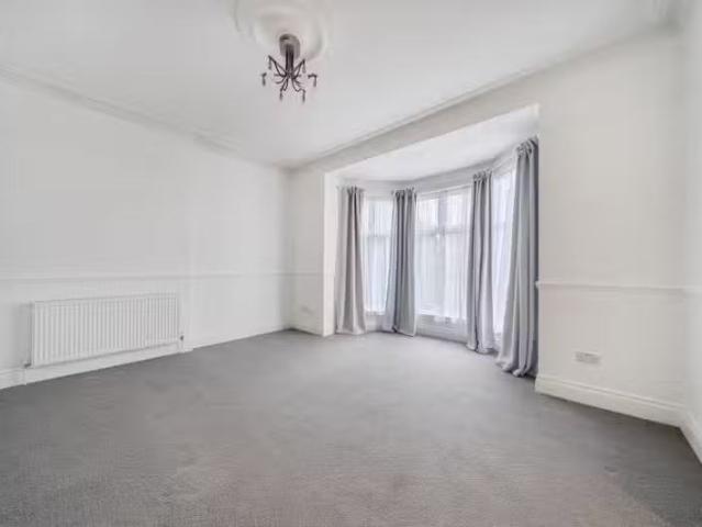 Unique 1 BA 2 bedroom flat for rent in Two Bedroom Terraced Ap.
