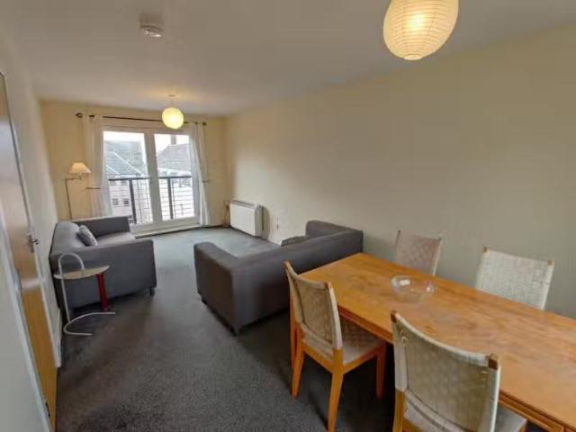 Just in! 1 BA 2 bedroom flat for rent in Yardheads, Edinburgh.