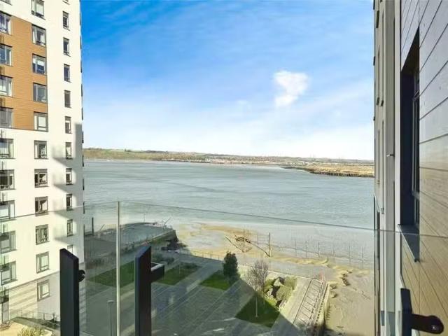 Just in! 1 BA 2 bedroom Flat to rent, The Peninsula, Pegasus W.