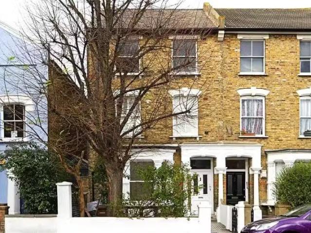 Nice 1 BA 2 bedroom Flat to rent, Brooke Road, London, E5 £2.