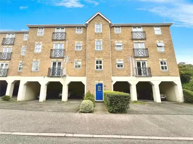 Unique 1 BA 2 bedroom Flat to rent, Harriet Drive, Rochester.