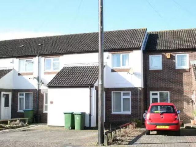 Nice 1 BA 2 bedroom house for rent in Goodwood Close, Rustingt.