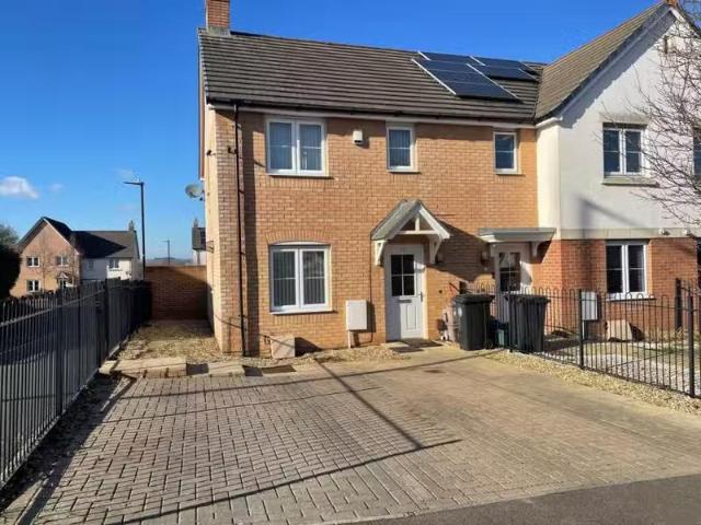 Unique 1 BA 2 bedroom house for rent in Kenmare Road, Knowle.