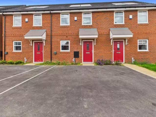 Nice 1 BA 2 bedroom house for rent in Silverhill Place, Covent.