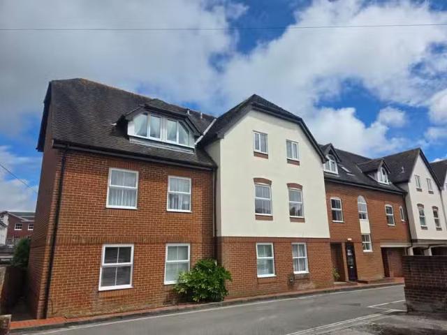 Nice 1 BA 2 bedroom retirement property for rent in Redcotts L.