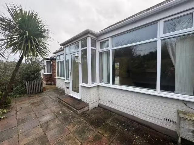 Nice 1 BA 2 bedroom semi detached bungalow for rent in 299 Hul.