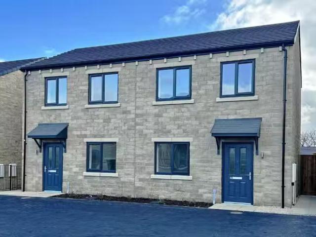 Unique 1 BA 2 bedroom semi detached house for rent in 24 Freem.