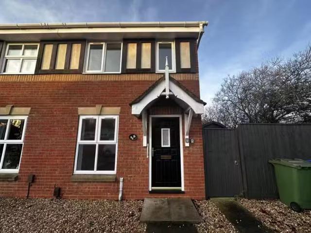 Charming 1 BA 2 bedroom semi detached house for rent in Buckin.