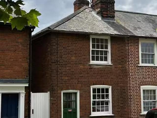 Nice 1 BA 2 bedroom semi detached house for rent in East Bay.