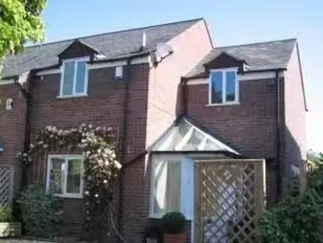 Cheap 1 BA 2 bedroom semi detached house for rent in Edgar Pla.