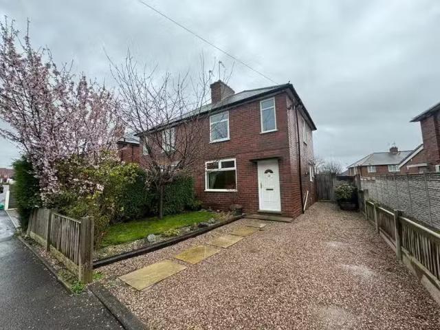 Rental! 1 BA 2 bedroom semi detached house for rent in Instone.