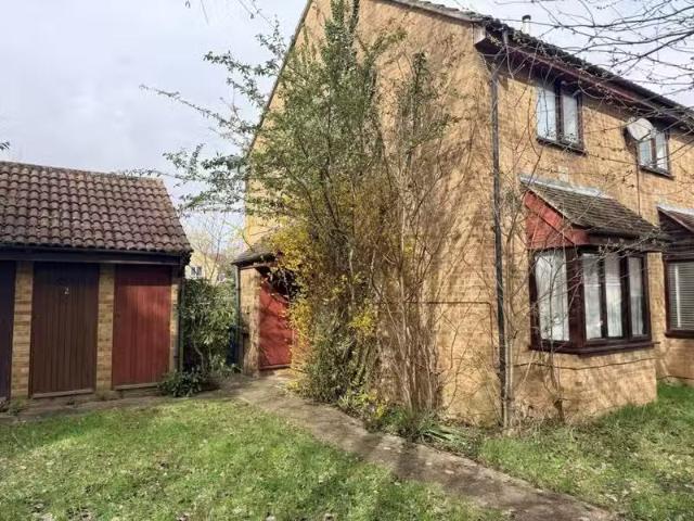 Charming 1 BA 2 bedroom semi detached house for rent in James.