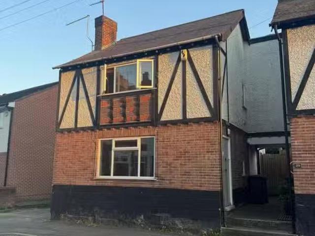 Cheap 1 BA 2 bedroom semi detached house for rent in Markeaton.