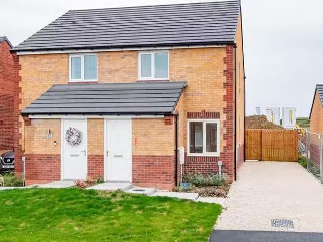 Nice 1 BA 2 bedroom semi detached house for rent in Northbeck.