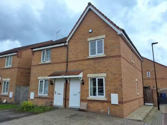 Charming 1 BA 2 bedroom semi detached house for rent in Northf.