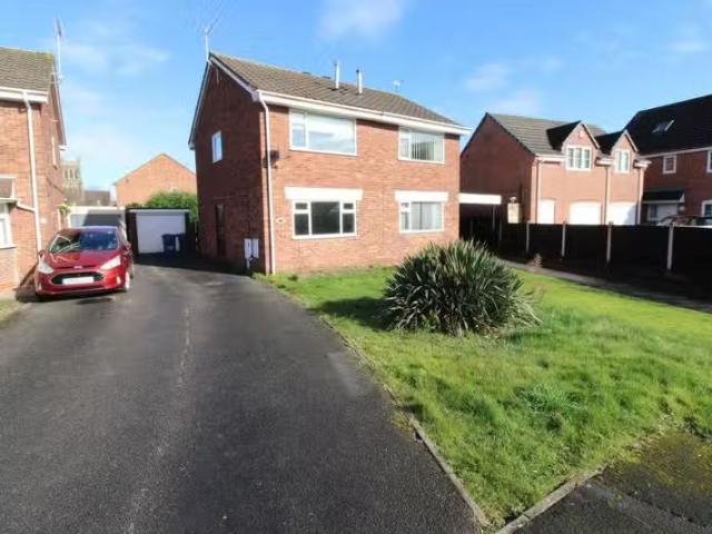 Charming 1 BA 2 bedroom semi detached house for rent in The Gr.