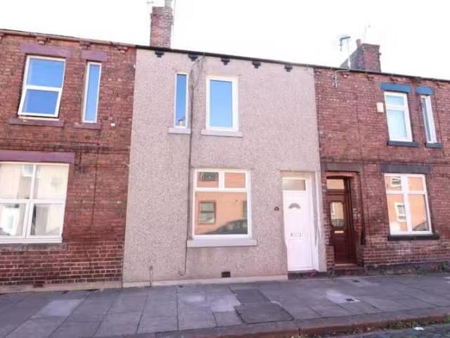 Deal! 1 BA 2 bedroom terraced house for rent in Oswald Street.