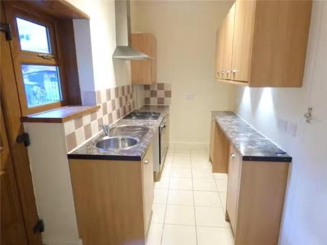Deal! 1 BA 2 bedroom terraced house for rent in Claremont Stre.