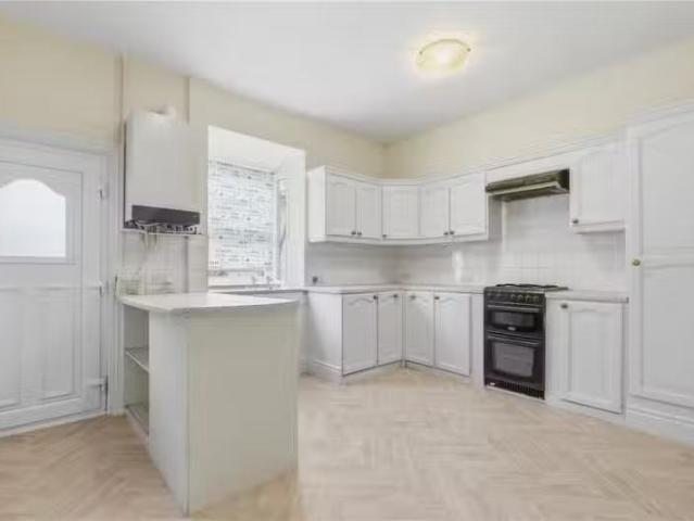 Nice 1 BA 2 bedroom terraced house for rent in Colin Street, B.
