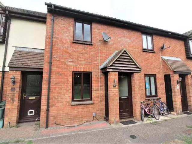 Rental! 1 BA 2 bedroom terraced house for rent in Colyers Reac.