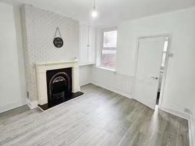 Unique 1 BA 2 bedroom terraced house for rent in Dockin Hill R.