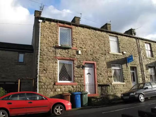 Nice 1 BA 2 bedroom terraced house for rent in Edgeside Lane W.