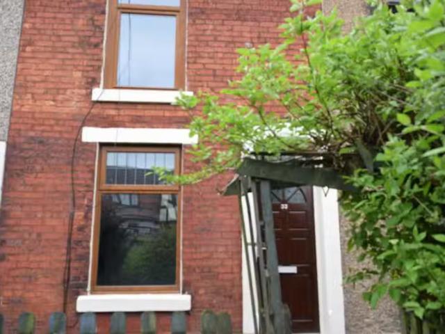 Deal! 1 BA 2 bedroom terraced house for rent in Haydock Street.
