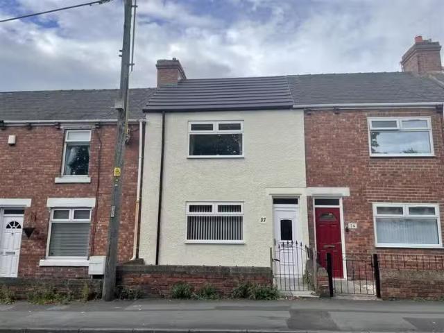 Just in! 1 BA 2 bedroom terraced house for rent in Hilda Terra.