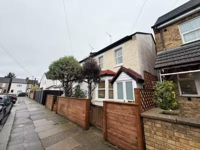 Deal! 1 BA 2 bedroom terraced house for rent in Primrose Avenu.