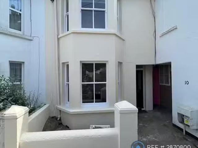 Cheap 1 BA 2 bedroom terraced house for rent in Stanhope Road.