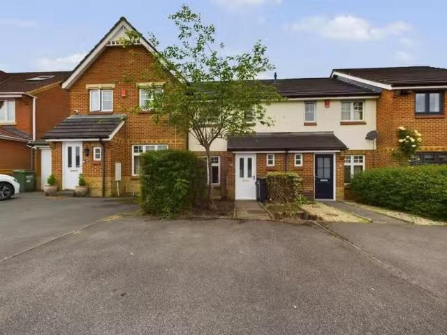 Deal! 1 BA 2 bedroom terraced house for rent in Tunbridge Way.