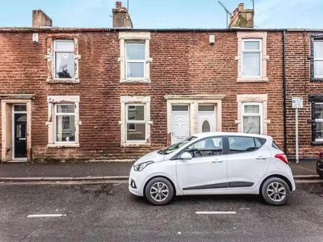 Nice 1 BA 2 bedroom terraced house for rent in Victoria Road.