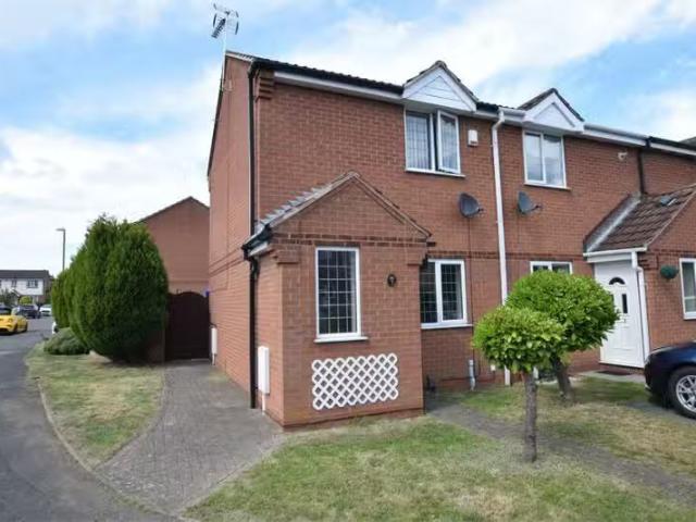 For Rent! 1 BA 2 bedroom town house for rent in Rosewood Close.