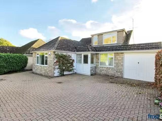 Charming 1 BA 4 bedroom chalet for rent in Kimberley Road, Low.