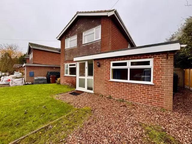 Cozy 1 BA 4 bedroom detached house for rent in Catholme Lane.