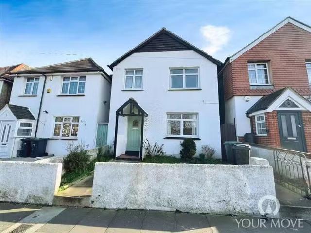 Cozy 1 BA 4 bedroom Detached House to rent, Cecil Road, Graves.