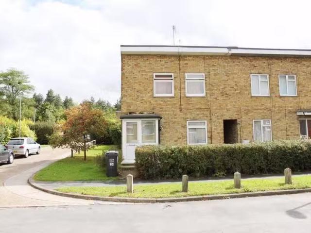 Nice 1 BA 4 bedroom end of terrace house for rent in Honeysuck.