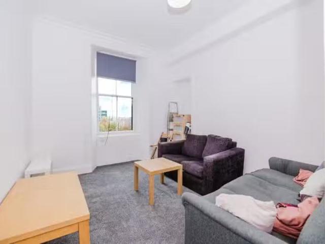 Just in! 1 BA 4 bedroom flat for rent in 0233L Earlston Place.