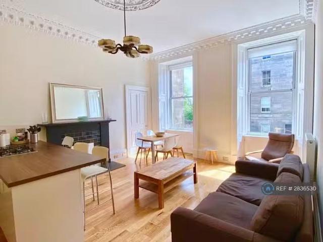 Nice 1 BA 4 bedroom flat for rent in Oxford Street, Edinburgh.