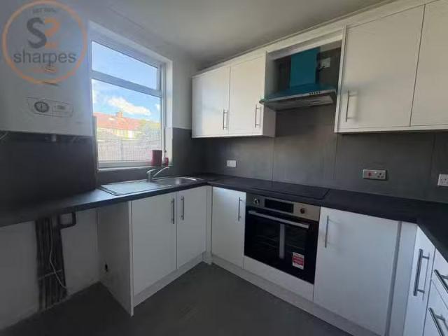 New 1 BA 4 bedroom house for rent in New Barns Avenue, Mitcham.