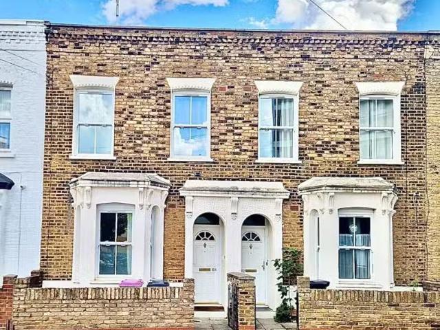 Cheap 1 BA 4 bedroom house for rent in Bow Common Lane, Bow E3