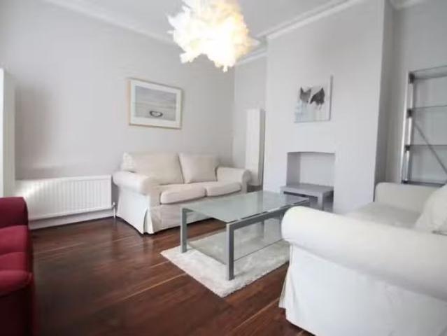 Nice 1 BA 4 bedroom property for rent in Avon Road, Bournemout.